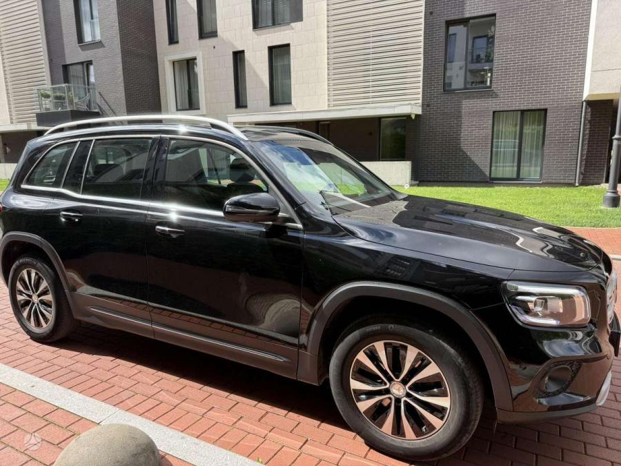 Black Mercedes-Benz GLB 180 2023 in Vilnius, with an engine capacity of 1.95 L and mileage of 163 thousand km for 21600 €, photo 10 on AUTOMOTO.COM.LV