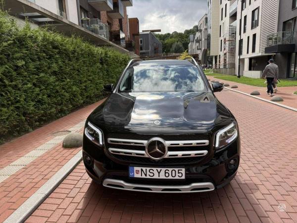 Black Mercedes-Benz GLB 180 2023 in Vilnius, with an engine capacity of 1.95 L and mileage of 163 thousand km for 21400 €, photo 5 on AUTOMOTO.COM.LV