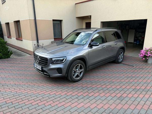Pelēks Mercedes-Benz GLB 180 2025 Kauņa, ar dzinēja tilpumu 1.33 L un nobraukumu 14 tūkst. km par 42000 €, foto 1 vietnē AUTOMOTO.COM.LV