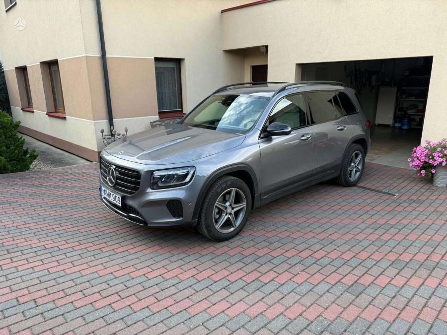 Pelēks Mercedes-Benz GLB 180 2025 Kauņa, ar dzinēja tilpumu 1.33 L un nobraukumu 14 tūkst. km par 42000 €, foto 1 vietnē AUTOMOTO.COM.LV