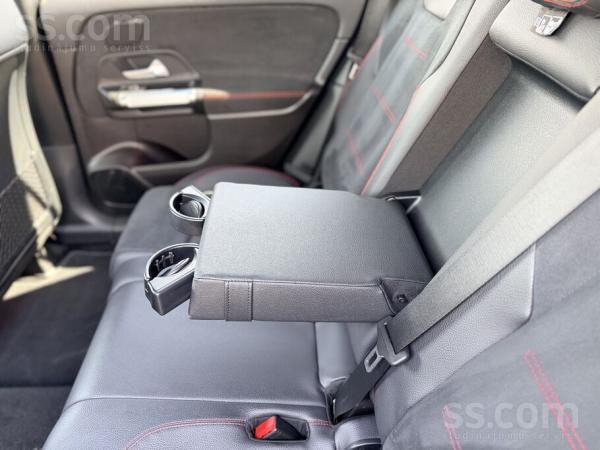 Black Mercedes-Benz GLB 200 2020 in Riga, with an engine capacity of 2.00 L and mileage of 185 thousand km for 24995 €, photo 8 on AUTOMOTO.COM.LV