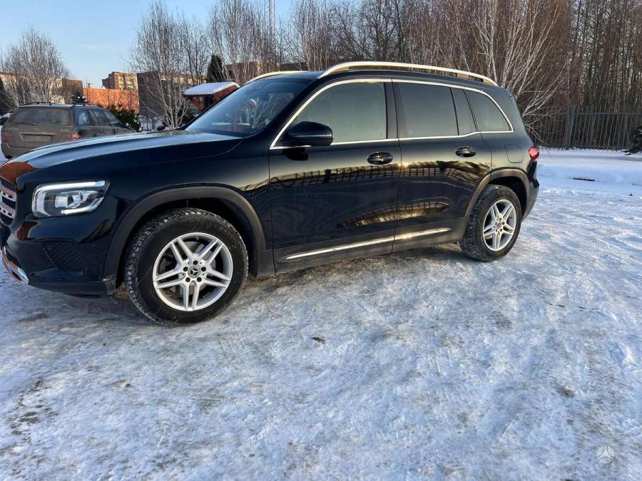 Black Mercedes-Benz GLB 200 2021 in Klaipeda, with an engine capacity of 1.95 L and mileage of 314 thousand km for 19400 €, photo 4 on AUTOMOTO.COM.LV