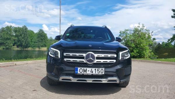Black Mercedes-Benz GLB 200 2021 in Aluksne, with an engine capacity of 2.00 L and mileage of 0 thousand km for 20500 €, photo 3 on AUTOMOTO.COM.LV