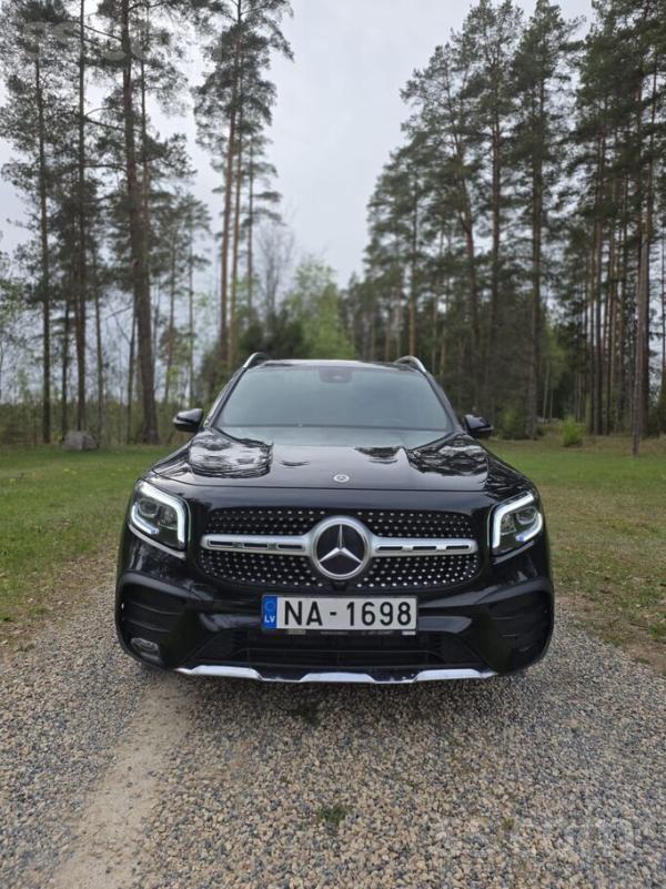 Black Mercedes-Benz GLB 200 2021 in Riga, with an engine capacity of 2.00 L and mileage of 132 thousand km for 25000 €, photo 2 on AUTOMOTO.COM.LV