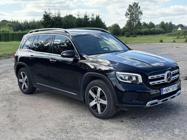 Black Mercedes-Benz GLB 200 2021 in Taurage, with an engine capacity of 1.95 L and mileage of 280 thousand km for 16500 €, photo 2 on AUTOMOTO.COM.LV