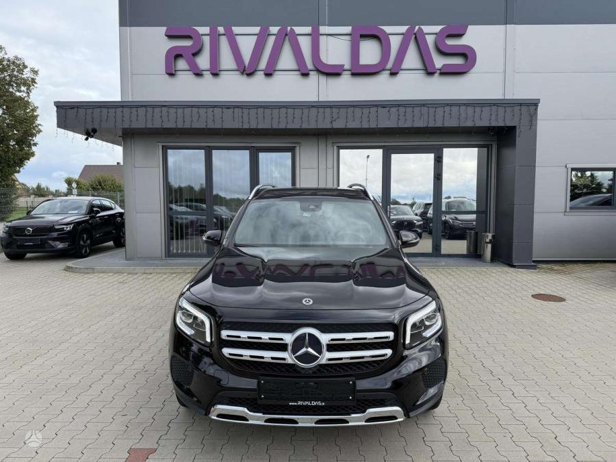Black Mercedes-Benz GLB 200 2022 in Siauliai, with an engine capacity of 1.95 L and mileage of 188 thousand km for 21990 €, photo 1 on AUTOMOTO.COM.LV