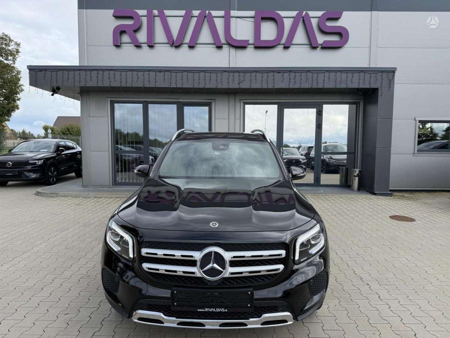 Black Mercedes-Benz GLB 200 2022 in Siauliai, with an engine capacity of 1.95 L and mileage of 188 thousand km for 21990 €, photo 4 on AUTOMOTO.COM.LV