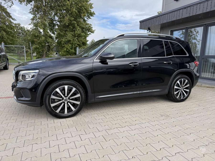 Black Mercedes-Benz GLB 200 2022 in Siauliai, with an engine capacity of 1.95 L and mileage of 188 thousand km for 21990 €, photo 5 on AUTOMOTO.COM.LV