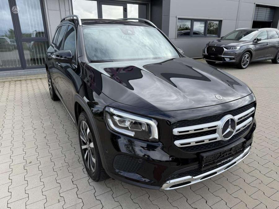 Black Mercedes-Benz GLB 200 2022 in Siauliai, with an engine capacity of 1.95 L and mileage of 188 thousand km for 21990 €, photo 6 on AUTOMOTO.COM.LV