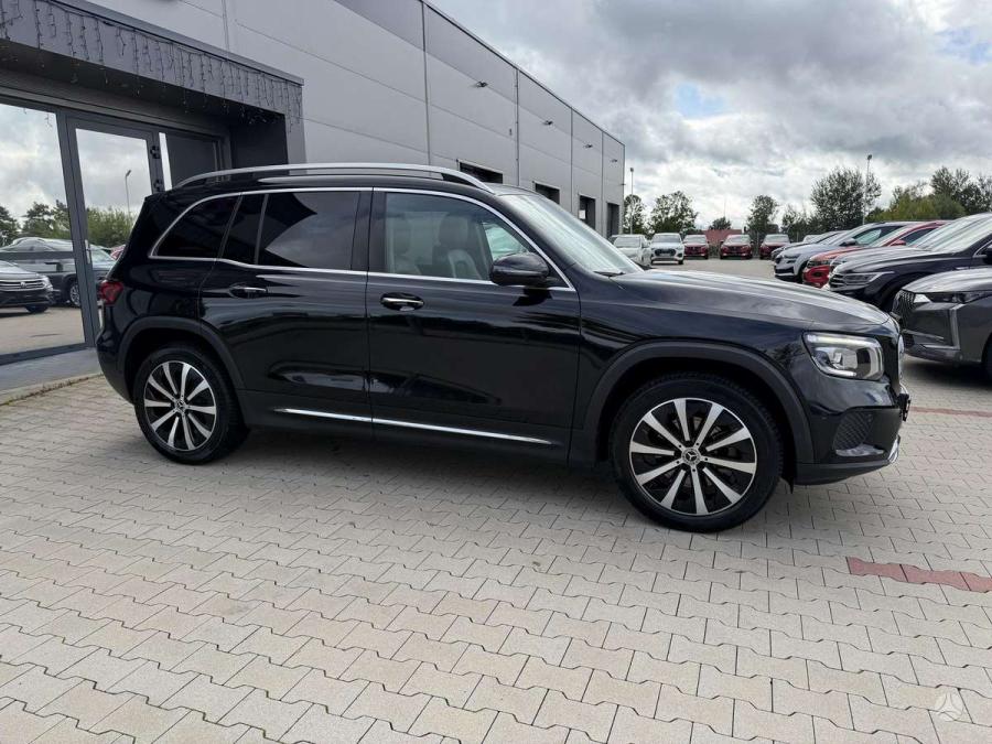 Black Mercedes-Benz GLB 200 2022 in Siauliai, with an engine capacity of 1.95 L and mileage of 188 thousand km for 21990 €, photo 7 on AUTOMOTO.COM.LV
