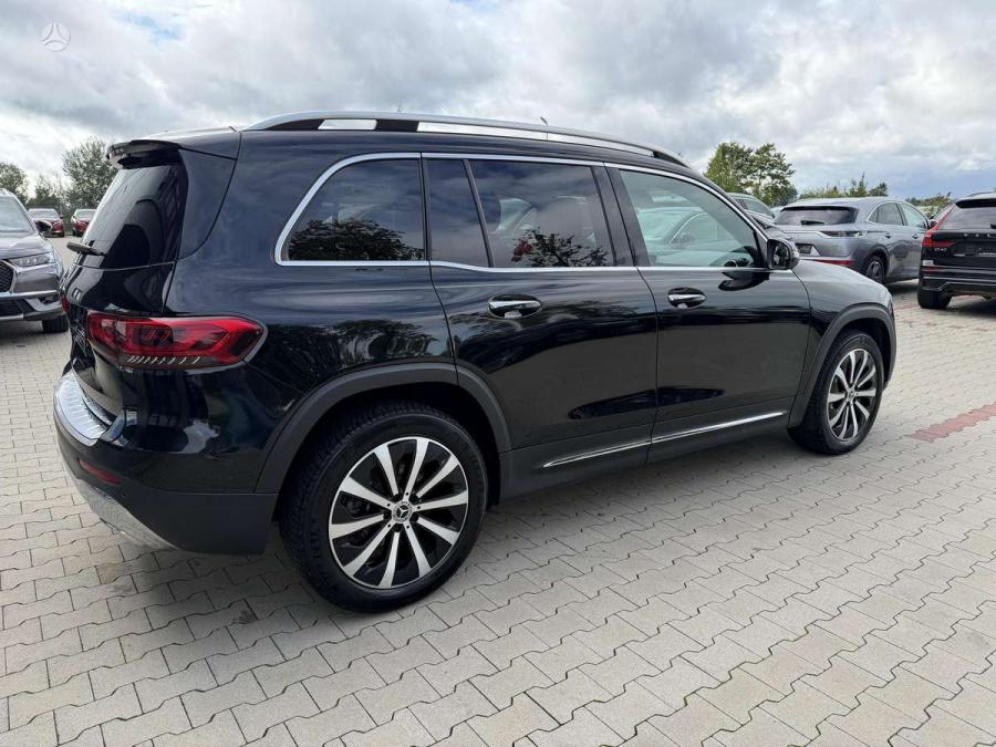 Black Mercedes-Benz GLB 200 2022 in Siauliai, with an engine capacity of 1.95 L and mileage of 188 thousand km for 21990 €, photo 8 on AUTOMOTO.COM.LV