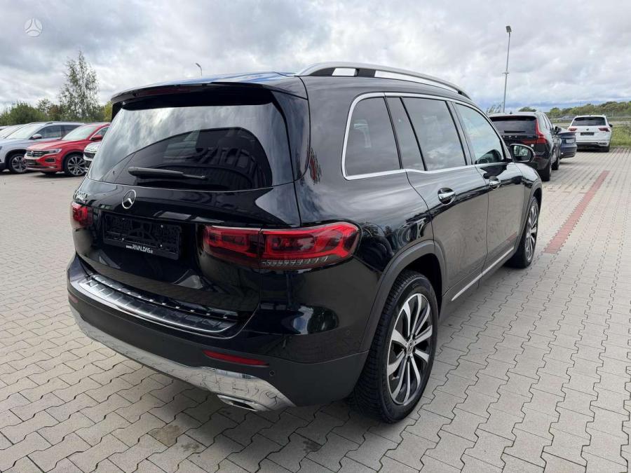 Black Mercedes-Benz GLB 200 2022 in Siauliai, with an engine capacity of 1.95 L and mileage of 188 thousand km for 21990 €, photo 9 on AUTOMOTO.COM.LV