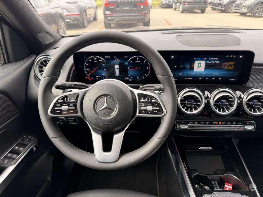 Black Mercedes-Benz GLB 200 2022 in Siauliai, with an engine capacity of 1.95 L and mileage of 188 thousand km for 21990 €, photo 17 on AUTOMOTO.COM.LV