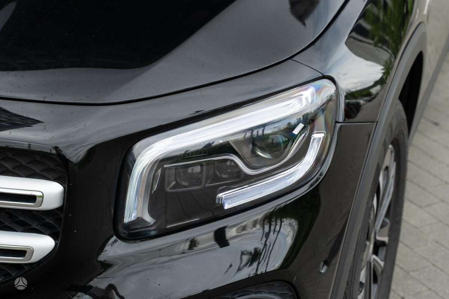 Black Mercedes-Benz GLB 200 2023 in Vilnius, with an engine capacity of 1.95 L and mileage of 28 thousand km for 31900 €, photo 6 on AUTOMOTO.COM.LV
