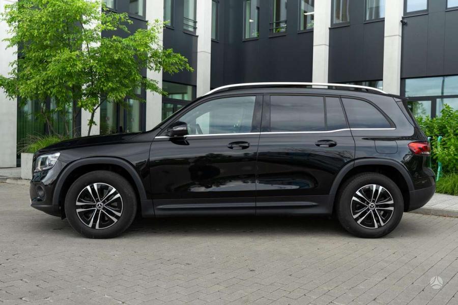 Black Mercedes-Benz GLB 200 2023 in Vilnius, with an engine capacity of 1.95 L and mileage of 28 thousand km for 31900 €, photo 13 on AUTOMOTO.COM.LV