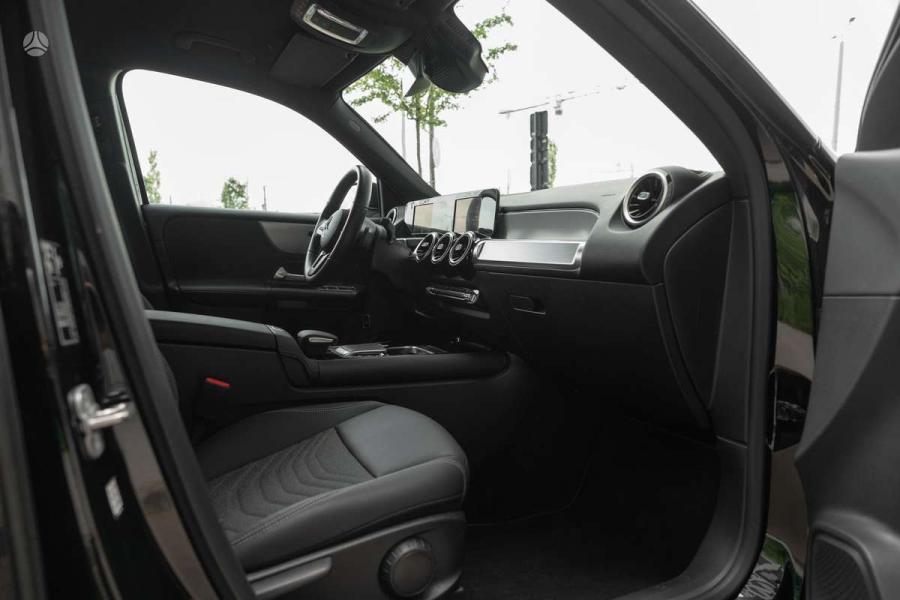 Black Mercedes-Benz GLB 200 2023 in Vilnius, with an engine capacity of 1.95 L and mileage of 28 thousand km for 31900 €, photo 21 on AUTOMOTO.COM.LV