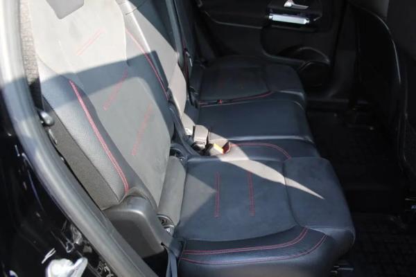 Melns Mercedes-Benz GLB 200 2020 Liepāja, ar dzinēja tilpumu 2.00 L un nobraukumu 358 tūkst. km par 20250 €, foto 9 vietnē AUTOMOTO.COM.LV