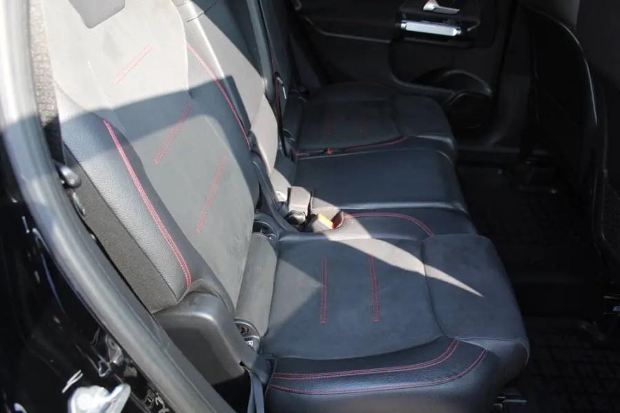 Melns Mercedes-Benz GLB 200 2020 Liepāja, ar dzinēja tilpumu 2.00 L un nobraukumu 358 tūkst. km par 20250 €, foto 9 vietnē AUTOMOTO.COM.LV