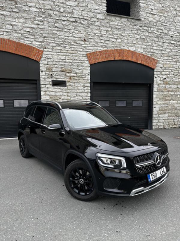 Melns Mercedes-Benz GLB 200 2021 Tallina, ar dzinēja tilpumu 2.00 L un nobraukumu 41 tūkst. km par 27999 €, foto 1 vietnē AUTOMOTO.COM.LV