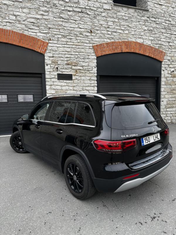 Melns Mercedes-Benz GLB 200 2021 Tallina, ar dzinēja tilpumu 2.00 L un nobraukumu 41 tūkst. km par 27999 €, foto 4 vietnē AUTOMOTO.COM.LV