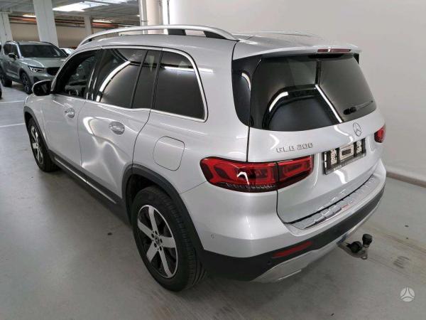 Pelēks Mercedes-Benz GLB 200 2022 Viļņa, ar dzinēja tilpumu 1.33 L un nobraukumu 99 tūkst. km par 28075 €, foto 4 vietnē AUTOMOTO.COM.LV