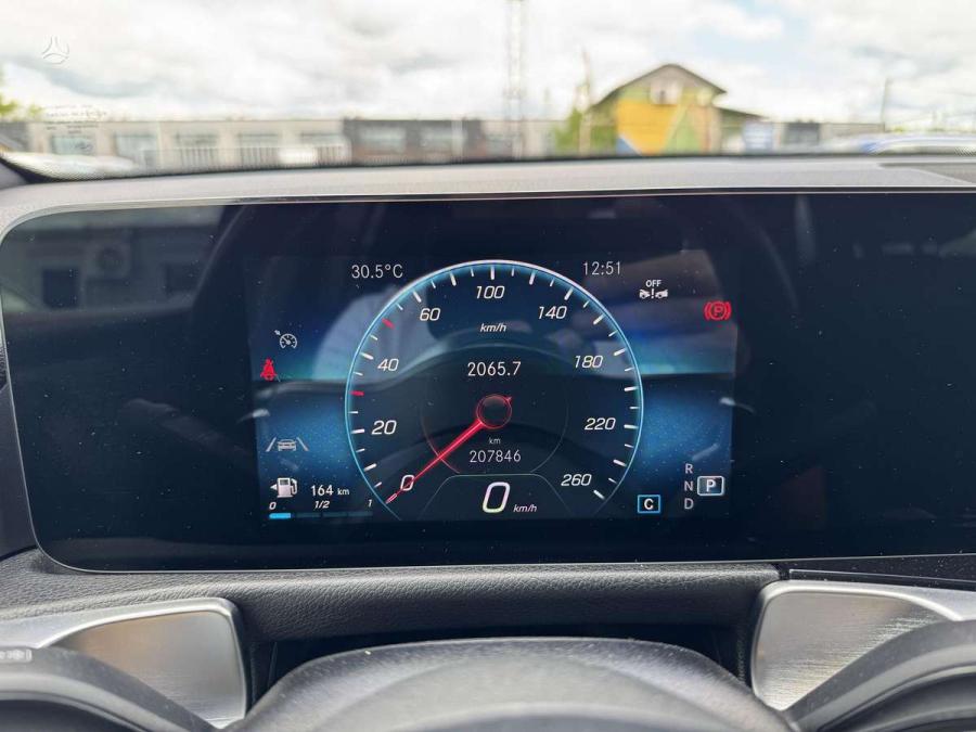 Black Mercedes-Benz GLB 220 2021 in Kaunas, with an engine capacity of 1.95 L and mileage of 208 thousand km for 26300 €, photo 12 on AUTOMOTO.COM.LV