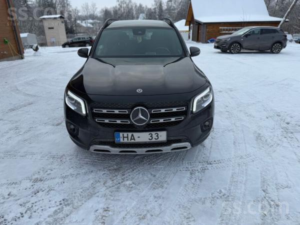 Black Mercedes-Benz GLB 220 2021 in Cesis, with an engine capacity of 1.90 L and mileage of 65 thousand km for 35500 €, photo 3 on AUTOMOTO.COM.LV