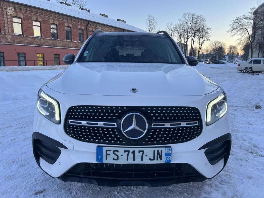 White Mercedes-Benz GLB 220 2020 in Ukmerge, with an engine capacity of 1.95 L and mileage of 211 thousand km for 21500 €, photo 3 on AUTOMOTO.COM.LV