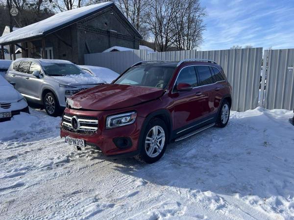 Red Mercedes-Benz GLB 250 2021 in Kaunas, with an engine capacity of 1.99 L and mileage of 42 thousand km for 10900 €, photo 1 on AUTOMOTO.COM.LV