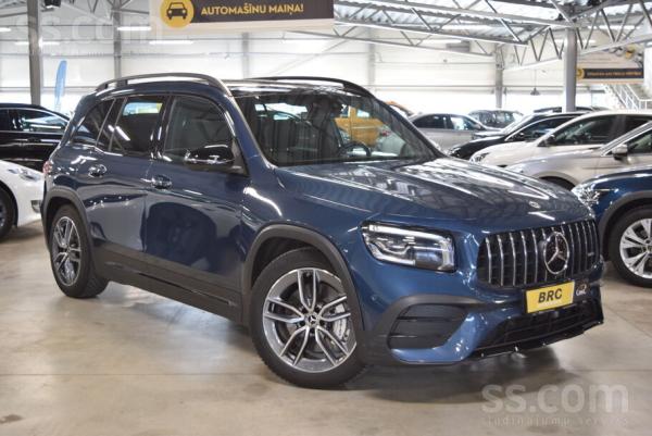 Синий Мерседес GLB 35 AMG 2022 в Рига, объемом двигателя 2.00 л и пробегом 65 тыс. км за 34900 €, фото 1 на AUTOMOTO.COM.LV