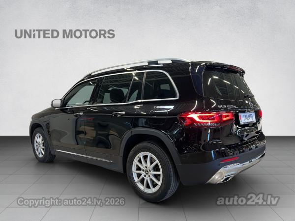 Melns Mercedes-Benz GLB-Class 2021 Tallina, ar dzinēja tilpumu 2.00 L un nobraukumu 132 tūkst. km par 24900 €, foto 4 vietnē AUTOMOTO.COM.LV