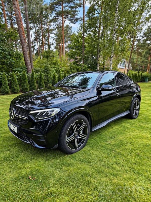 Black Mercedes-Benz GLC 200 2023 in Riga, with an engine capacity of 2.00 L and mileage of 56 thousand km for 49000 €, photo 3 on AUTOMOTO.COM.LV