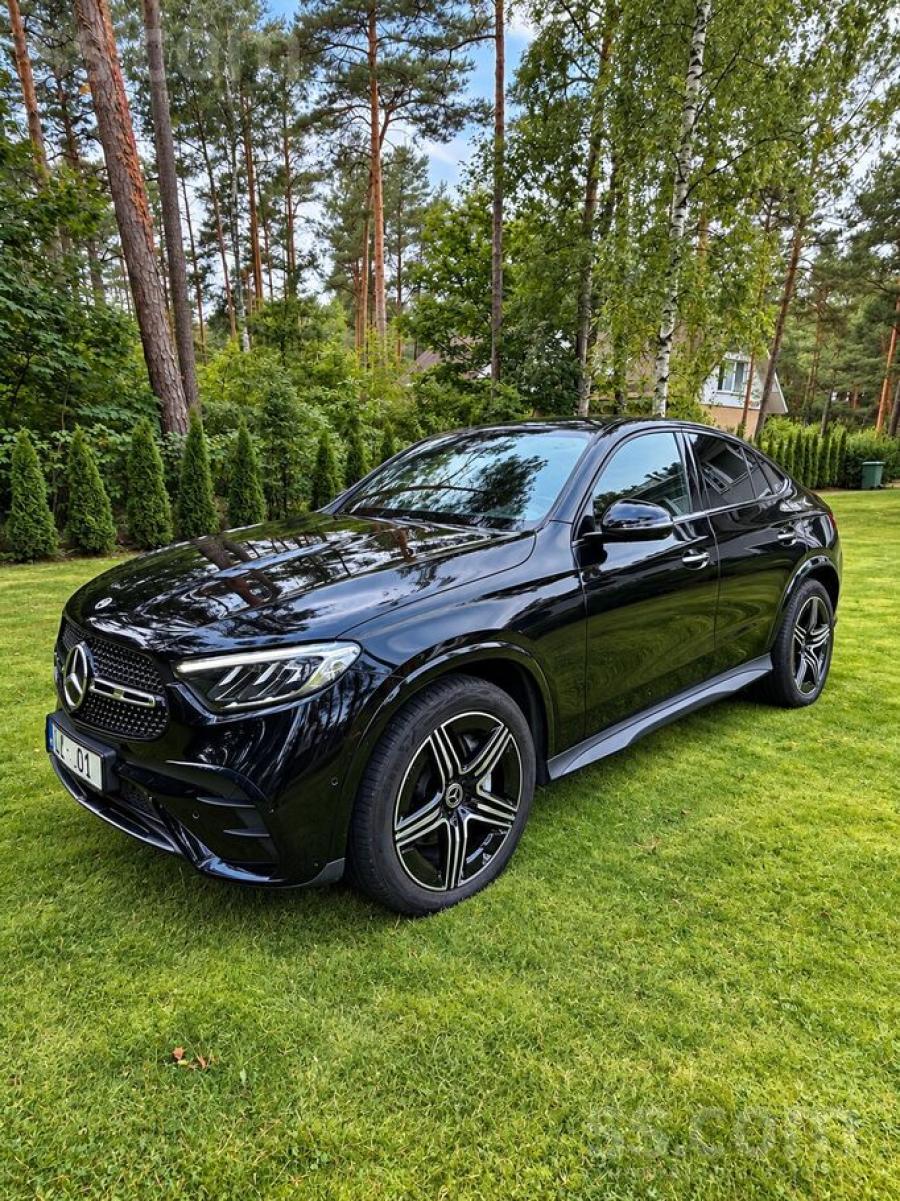 Black Mercedes-Benz GLC 200 2023 in Riga, with an engine capacity of 2.00 L and mileage of 56 thousand km for 49000 €, photo 3 on AUTOMOTO.COM.LV