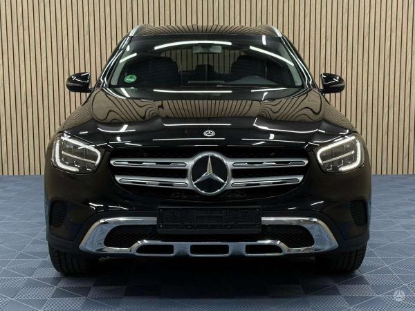 Black Mercedes-Benz GLC 200 2019 in Marijampole, with an engine capacity of 1.99 L and mileage of 114 thousand km for 25350 €, photo 3 on AUTOMOTO.COM.LV
