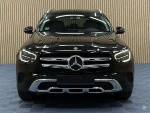 Black Mercedes-Benz GLC 200 2019 in Marijampole, with an engine capacity of 1.99 L and mileage of 114 thousand km for 25350 €, photo 4 on AUTOMOTO.COM.LV