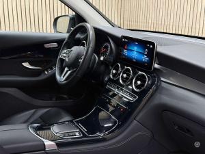 Black Mercedes-Benz GLC 200 2019 in Marijampole, with an engine capacity of 1.99 L and mileage of 114 thousand km for 25350 €, photo 12 on AUTOMOTO.COM.LV