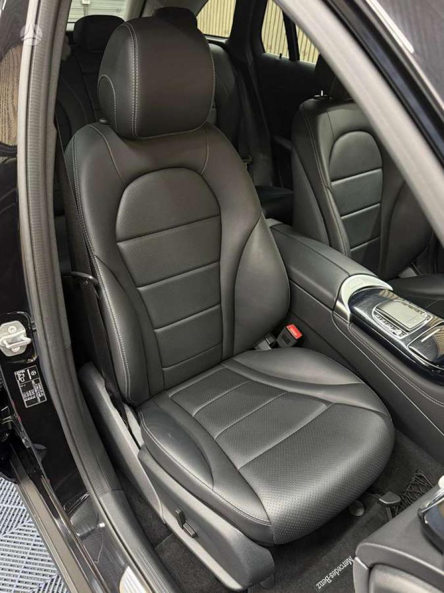 Black Mercedes-Benz GLC 200 2019 in Marijampole, with an engine capacity of 1.99 L and mileage of 114 thousand km for 25350 €, photo 23 on AUTOMOTO.COM.LV