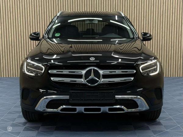 Black Mercedes-Benz GLC 200 2019 in Marijampole, with an engine capacity of 1.99 L and mileage of 114 thousand km for 24990 €, photo 4 on AUTOMOTO.COM.LV
