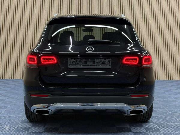 Black Mercedes-Benz GLC 200 2019 in Marijampole, with an engine capacity of 1.99 L and mileage of 114 thousand km for 24990 €, photo 7 on AUTOMOTO.COM.LV