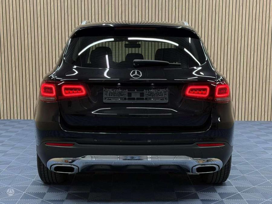 Black Mercedes-Benz GLC 200 2019 in Marijampole, with an engine capacity of 1.99 L and mileage of 114 thousand km for 24990 €, photo 7 on AUTOMOTO.COM.LV