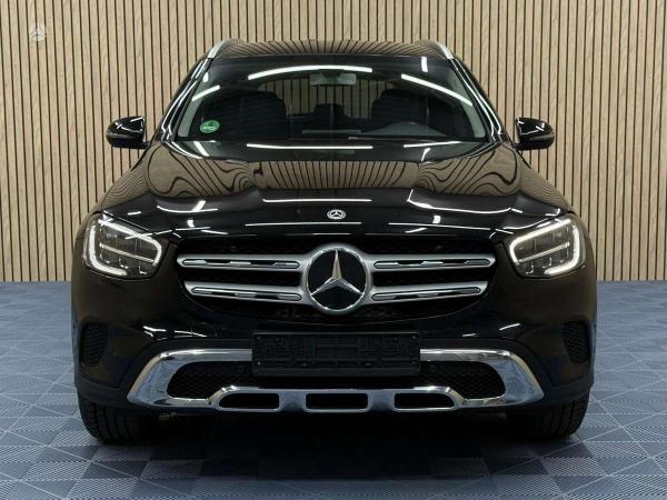 Black Mercedes-Benz GLC 200 2019 in Marijampole, with an engine capacity of 1.99 L and mileage of 114 thousand km for 24990 €, photo 4 on AUTOMOTO.COM.LV