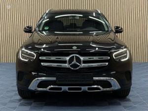 Black Mercedes-Benz GLC 200 2019 in Marijampole, with an engine capacity of 1.99 L and mileage of 114 thousand km for 24990 €, photo 4 on AUTOMOTO.COM.LV