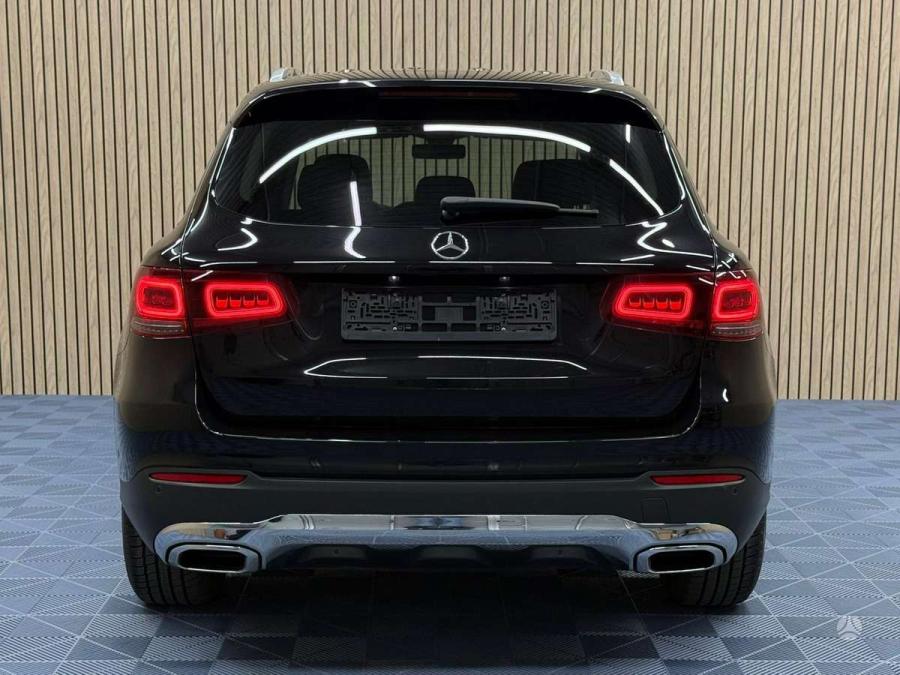 Black Mercedes-Benz GLC 200 2019 in Marijampole, with an engine capacity of 1.99 L and mileage of 114 thousand km for 24990 €, photo 7 on AUTOMOTO.COM.LV