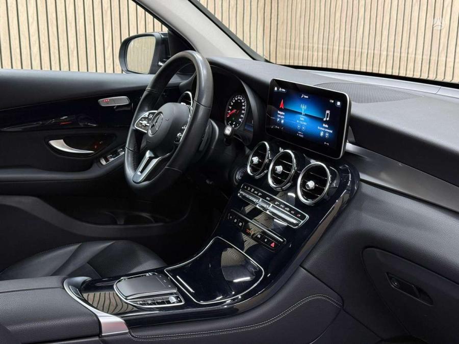 Black Mercedes-Benz GLC 200 2019 in Marijampole, with an engine capacity of 1.99 L and mileage of 114 thousand km for 24990 €, photo 11 on AUTOMOTO.COM.LV