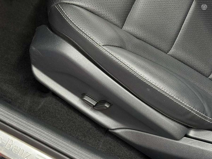 Black Mercedes-Benz GLC 200 2019 in Marijampole, with an engine capacity of 1.99 L and mileage of 114 thousand km for 24990 €, photo 23 on AUTOMOTO.COM.LV
