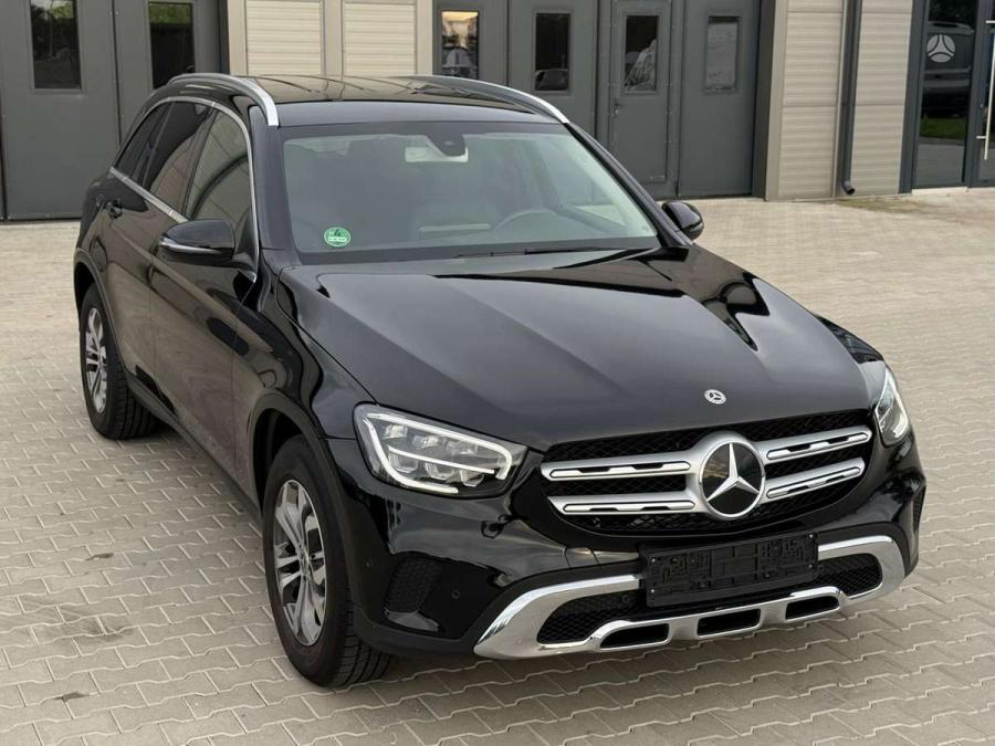 Melns Mercedes-Benz GLC 200 2019 Marijampole, ar dzinēja tilpumu 1.99 L un nobraukumu 114 tūkst. km par 24950 €, foto 1 vietnē AUTOMOTO.COM.LV