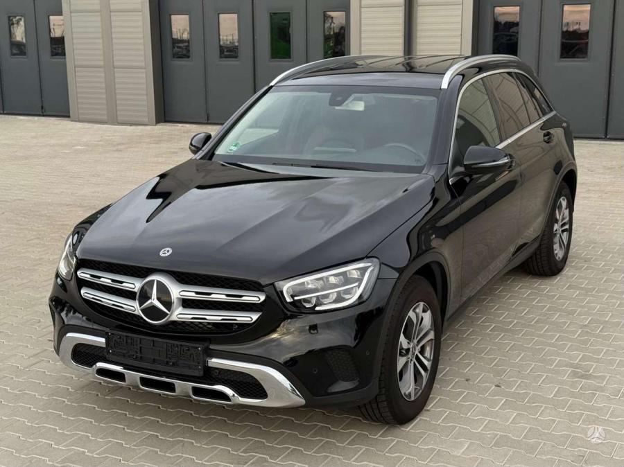 Melns Mercedes-Benz GLC 200 2019 Marijampole, ar dzinēja tilpumu 1.99 L un nobraukumu 114 tūkst. km par 24950 €, foto 3 vietnē AUTOMOTO.COM.LV