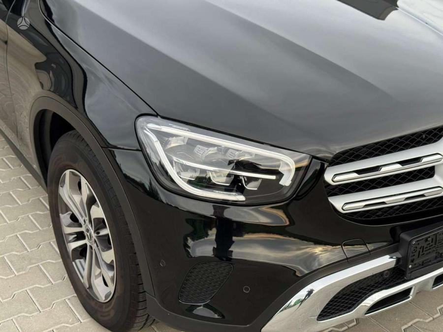 Melns Mercedes-Benz GLC 200 2019 Marijampole, ar dzinēja tilpumu 1.99 L un nobraukumu 114 tūkst. km par 24950 €, foto 5 vietnē AUTOMOTO.COM.LV