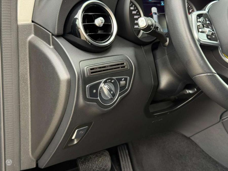 Melns Mercedes-Benz GLC 200 2019 Marijampole, ar dzinēja tilpumu 1.99 L un nobraukumu 114 tūkst. km par 24950 €, foto 25 vietnē AUTOMOTO.COM.LV