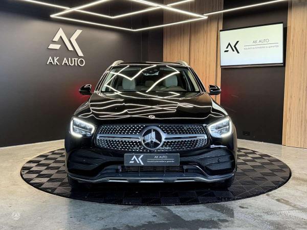 Black Mercedes-Benz GLC 200 2020 in Kaunas, with an engine capacity of 1.99 L and mileage of 99 thousand km for 32990 €, photo 4 on AUTOMOTO.COM.LV